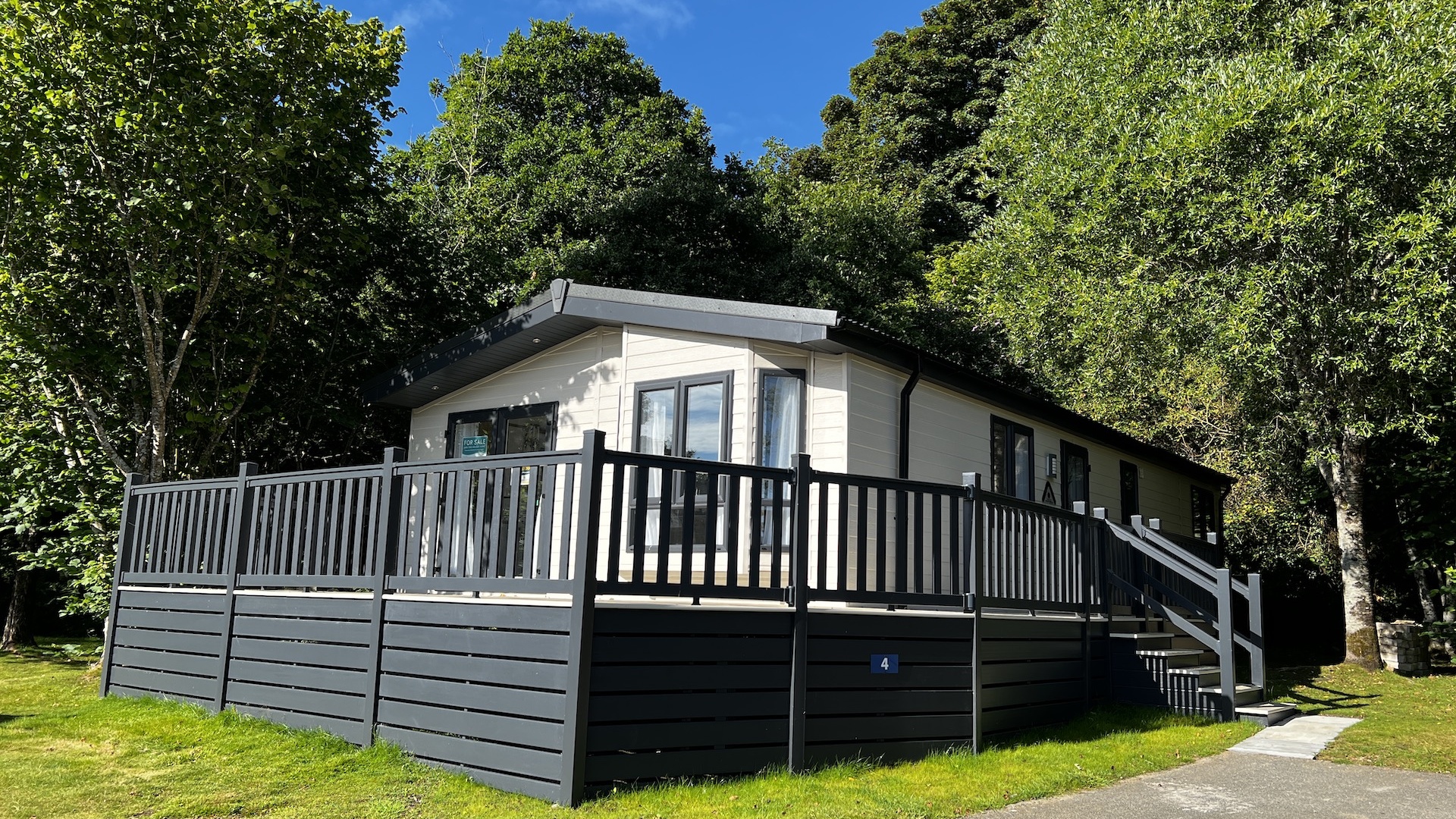 Blue 4 Atlas Wisteria - Parklink